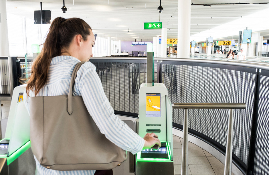 Meer self service boarding op Schiphol - InsideFlyer