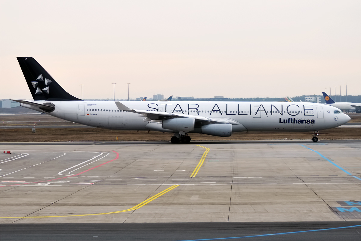 Welke toestellen vliegen er rond met een Star Alliance Livery ...