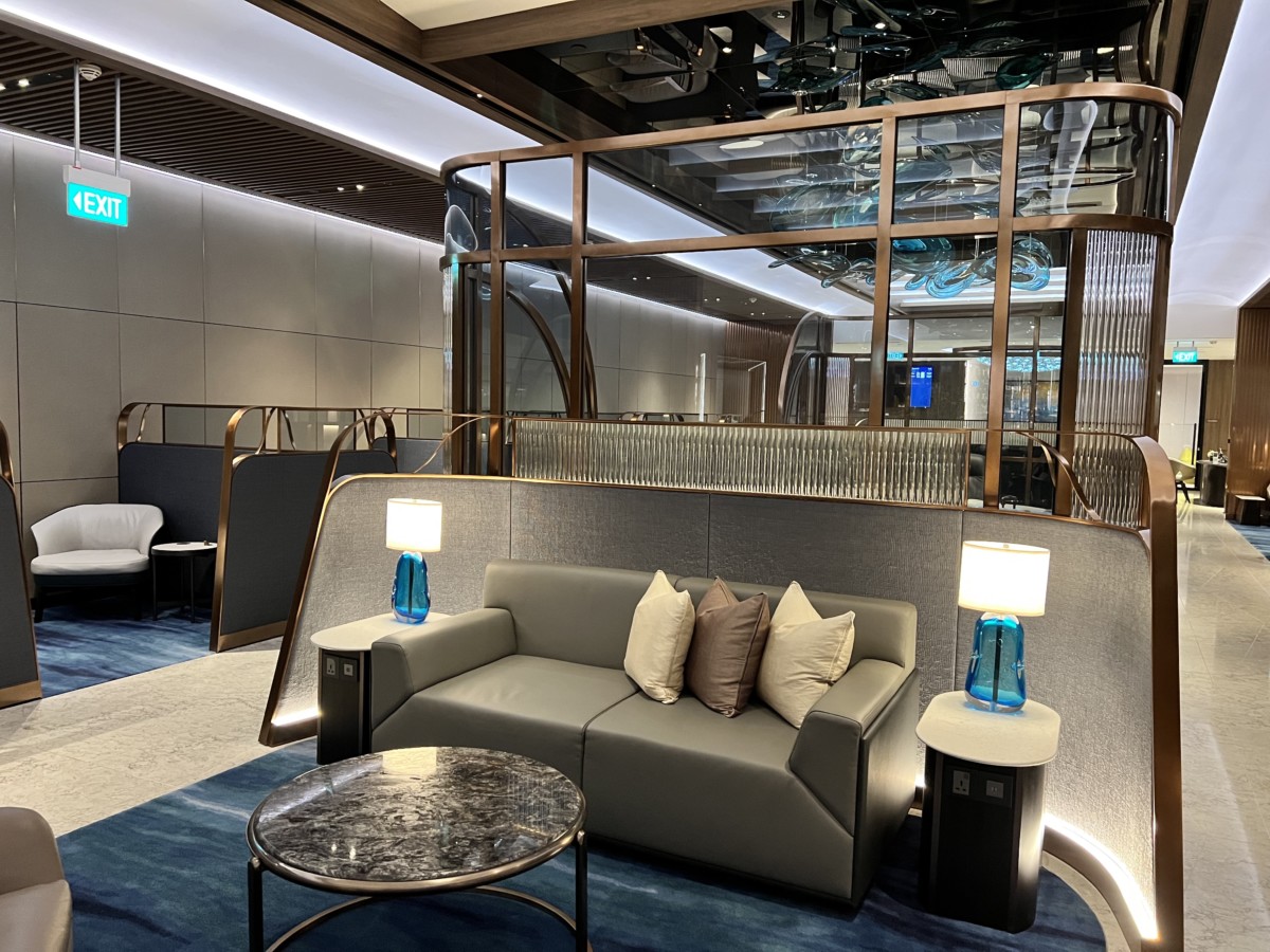 InsideLook Singapore Airlines First Class Private Room Lounge Singapore ...