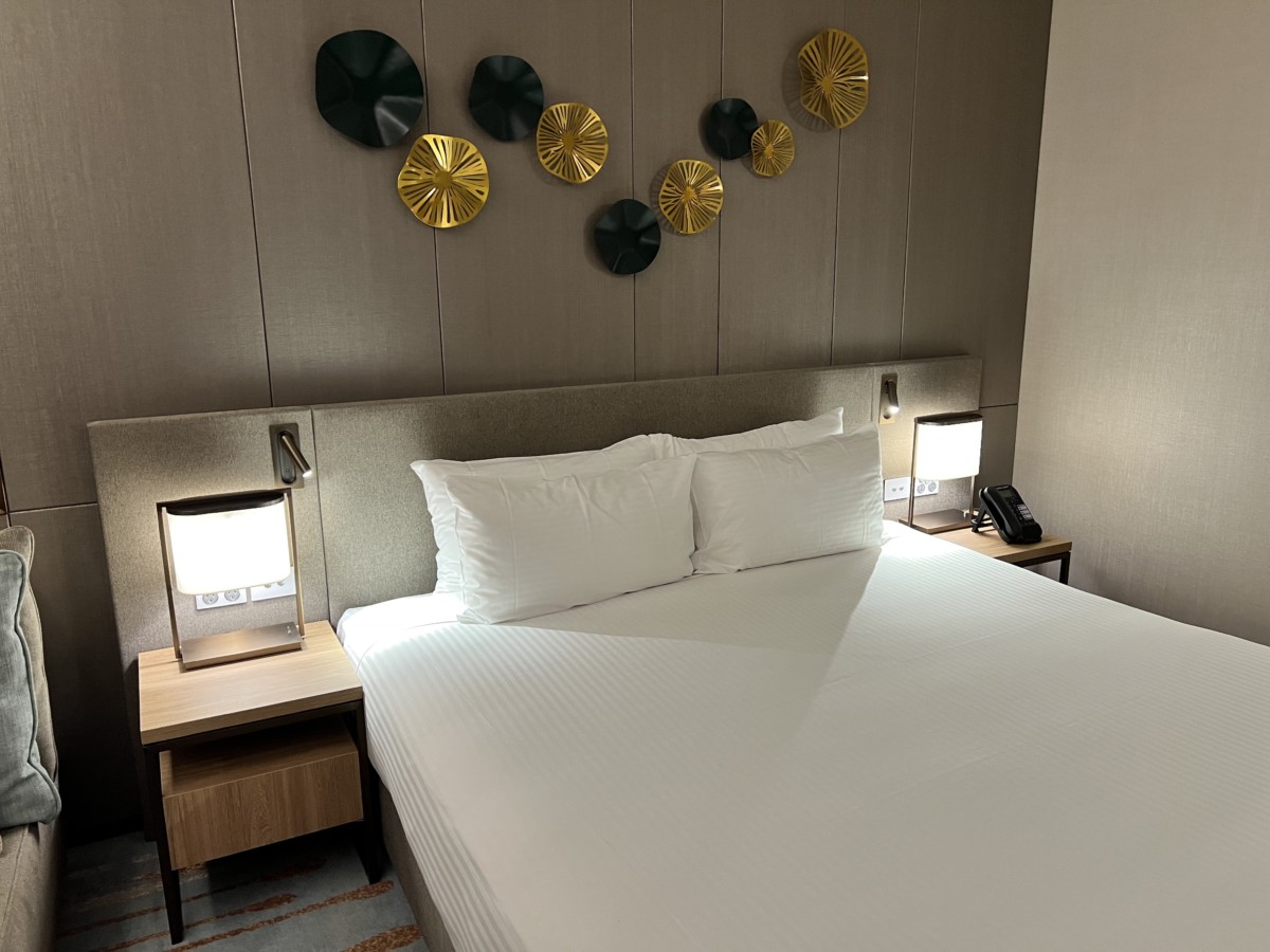 Review Novotel Melbourne Central Deluxe Room 16 - InsideFlyer
