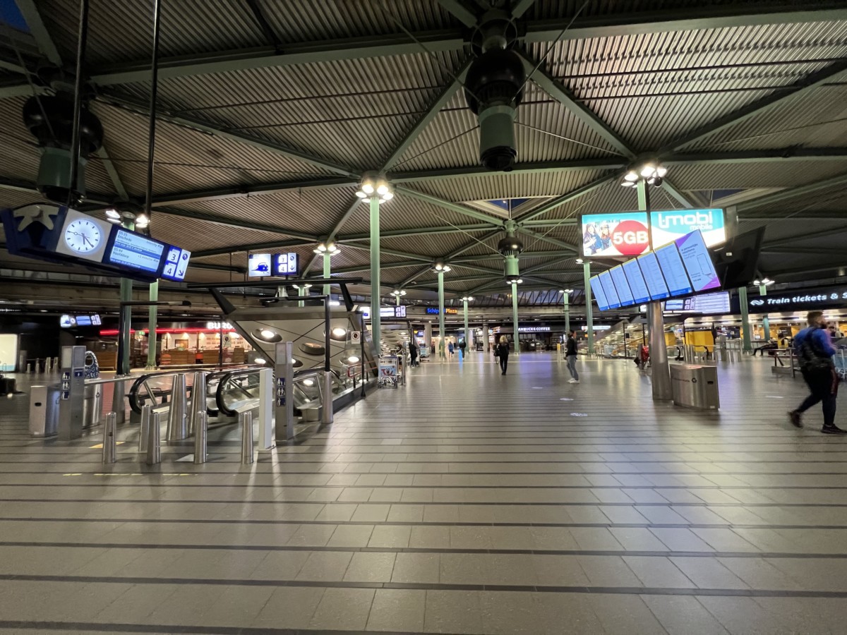 Schiphol Drukte SkyPriority - 2022 47 - InsideFlyer