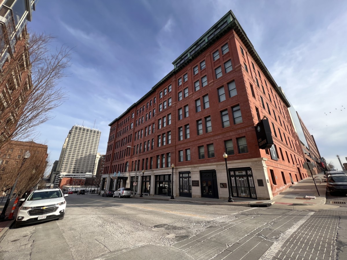 Review 21c Museum Hotel Kansas City Corner King 61 - InsideFlyer