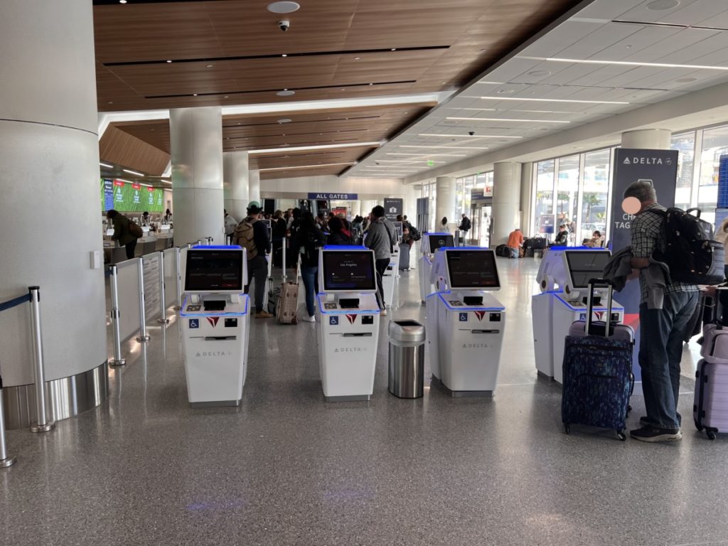 Review: Delta Sky Club | Los Angeles (LAX) Terminal 3 Sky Way - InsideFlyer