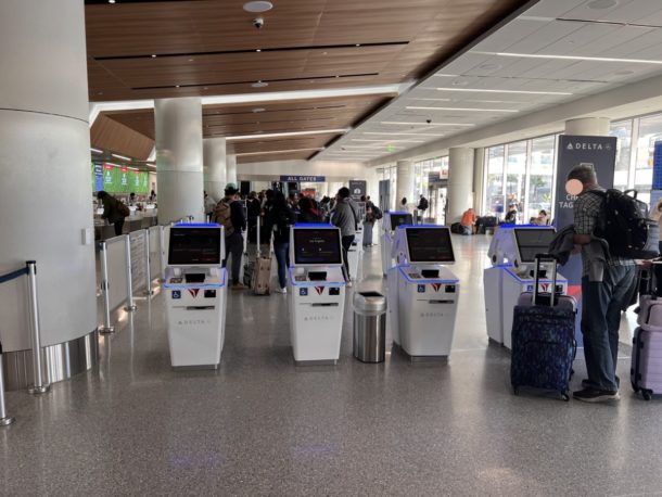 Review: Delta Sky Club | Los Angeles (LAX) Terminal 3 Sky Way - InsideFlyer
