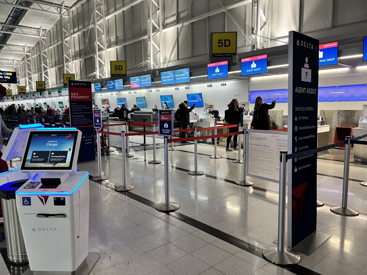 Review Delta Sky Club Chicago ORD, Terminal 5 – Concourse M, between ...