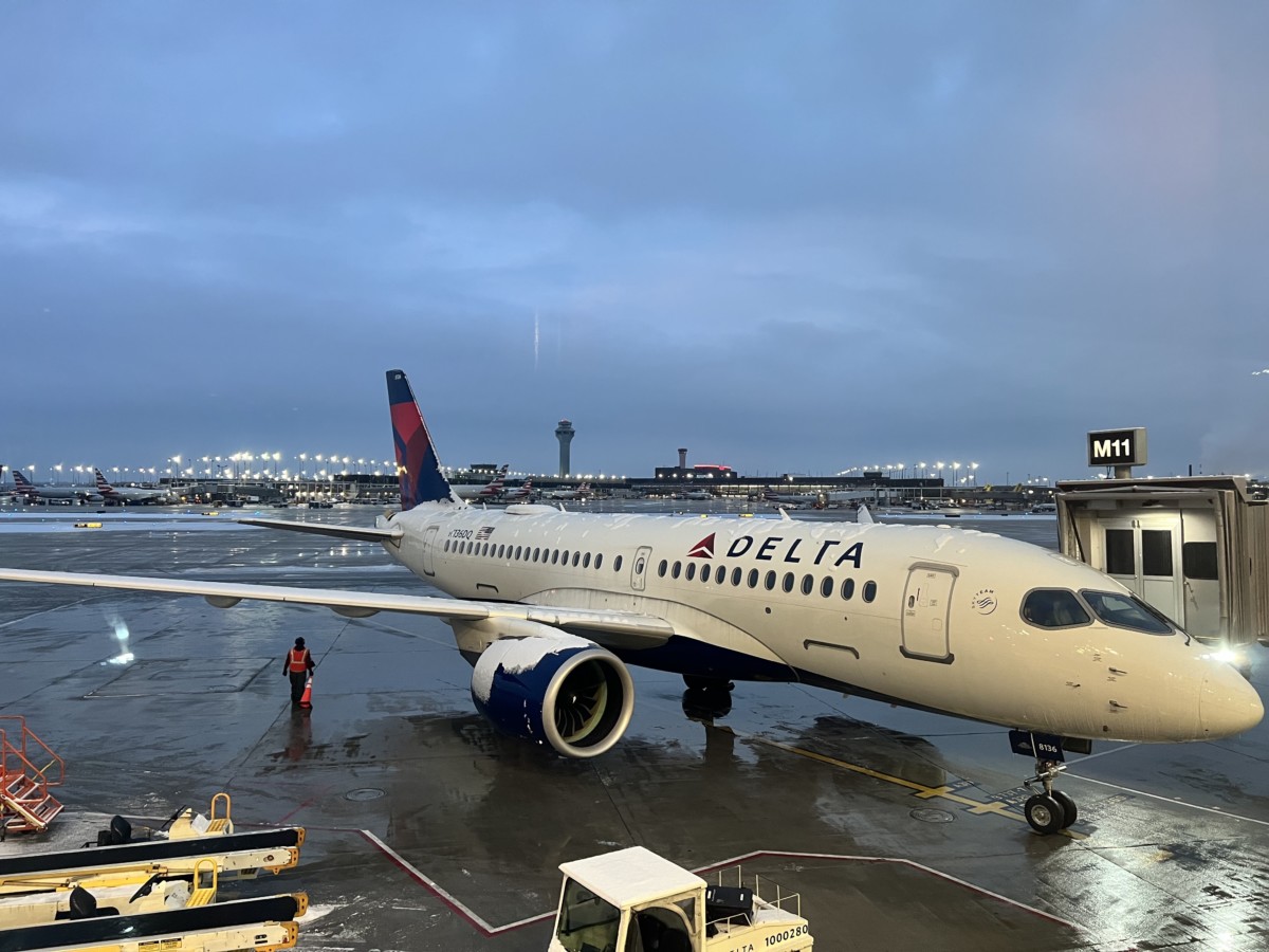Review Delta Sky Club Chicago ORD, Terminal 5 – Concourse M, between ...