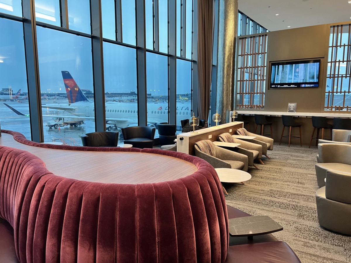 Review Delta Sky Club Chicago ORD, Terminal 5 – Concourse M, between ...