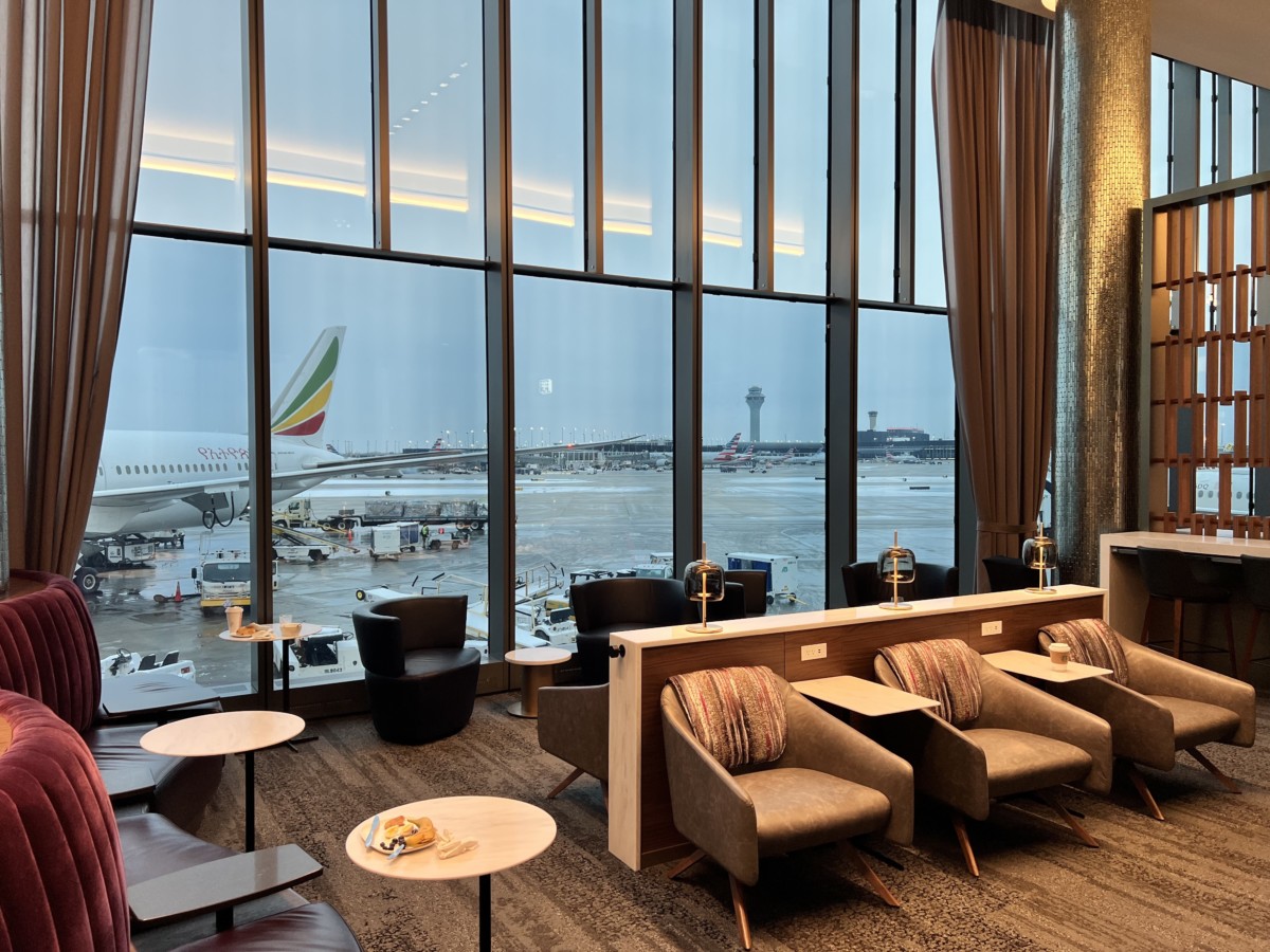 Review Delta Sky Club Chicago ORD, Terminal 5 – Concourse M, between ...