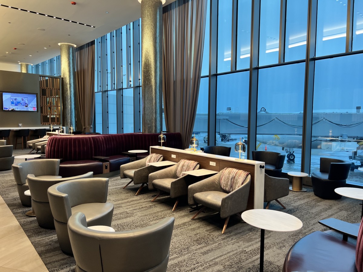 Review Delta Sky Club Chicago ORD, Terminal 5 – Concourse M, between ...