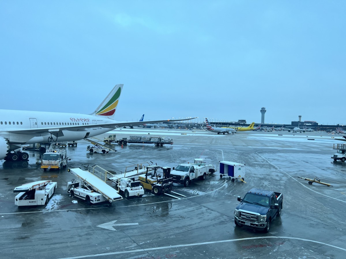 Review Delta Sky Club Chicago ORD, Terminal 5 – Concourse M, between ...