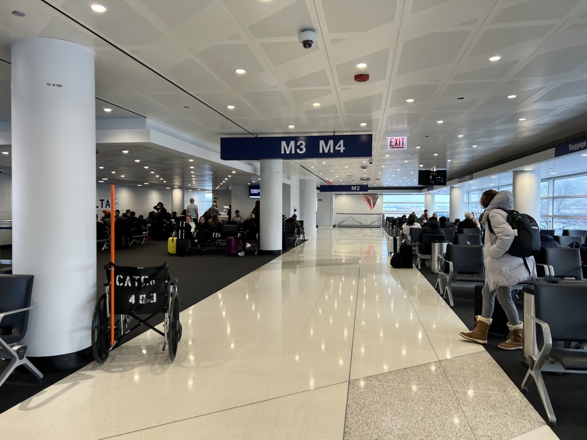 Review Delta Sky Club Chicago ORD, Terminal 5 – Concourse M, between ...