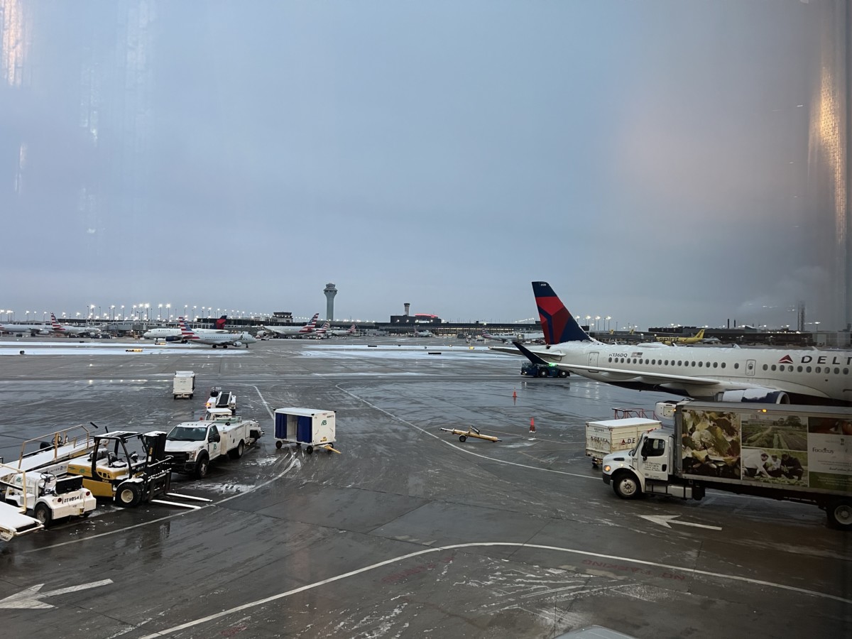 Review Delta Sky Club Chicago ORD, Terminal 5 – Concourse M, between ...