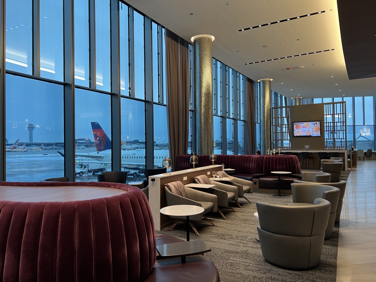 Review Delta Sky Club Chicago ORD, Terminal 5 – Concourse M, between ...