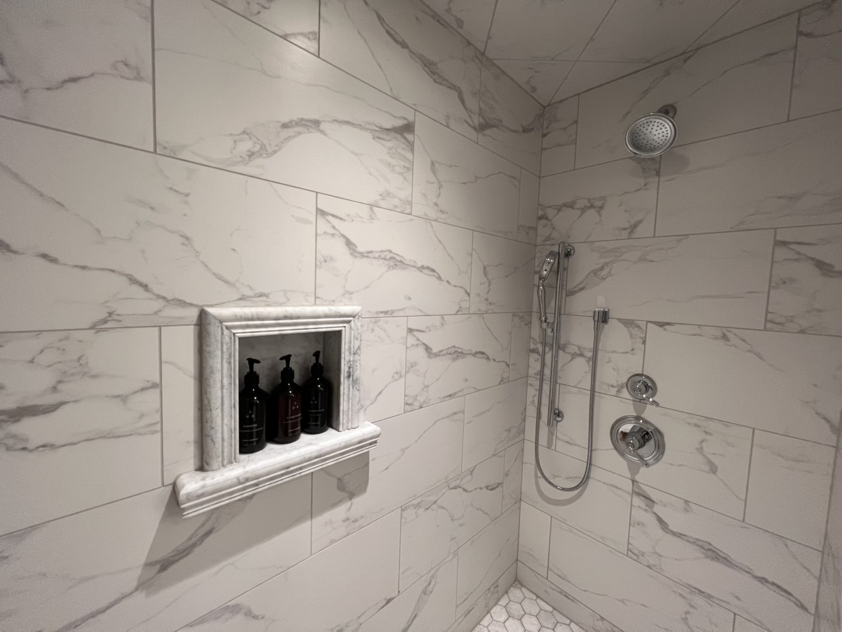 Review The LaSalle Chicago, Autograph Collection Executive Suite Grill ...