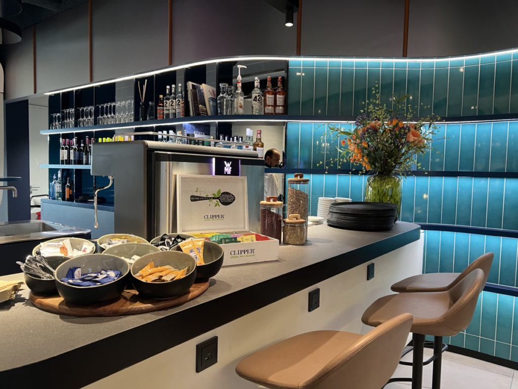 Review: Privium ClubLounge West Schiphol - InsideFlyer