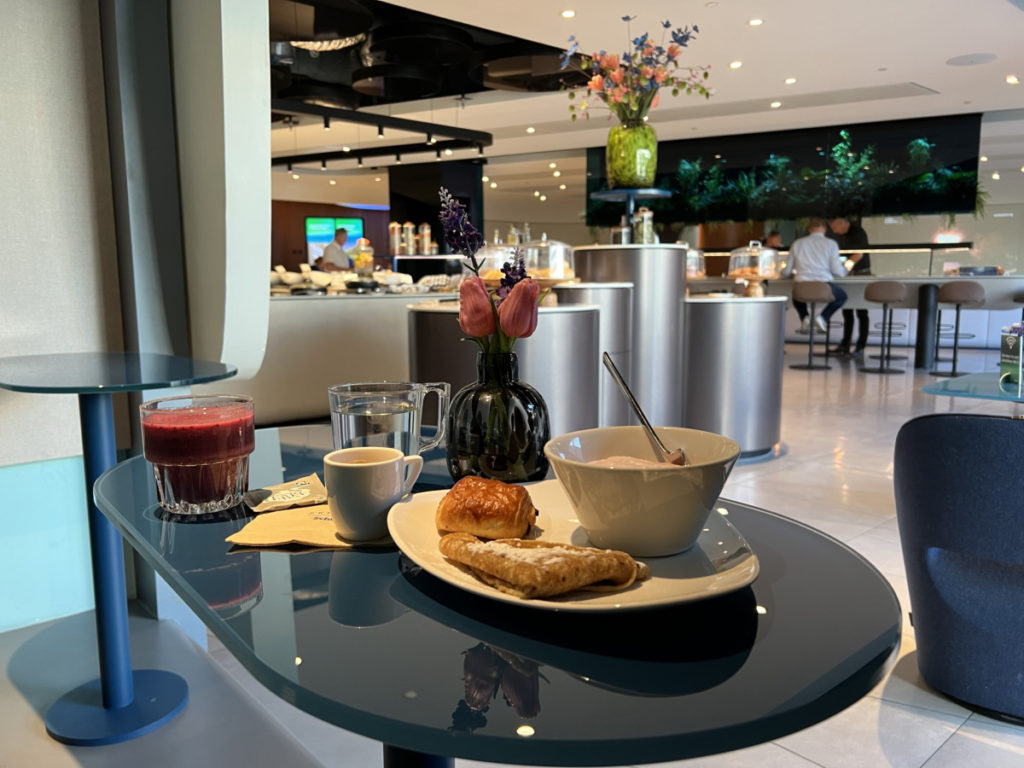 Review: Privium ClubLounge West Schiphol - InsideFlyer