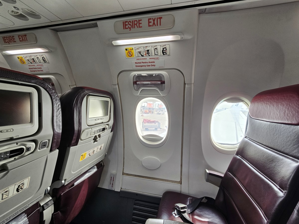 Review Tarom Economy, Amsterdam – Boekarest, Boeing 737-800 (5 ...