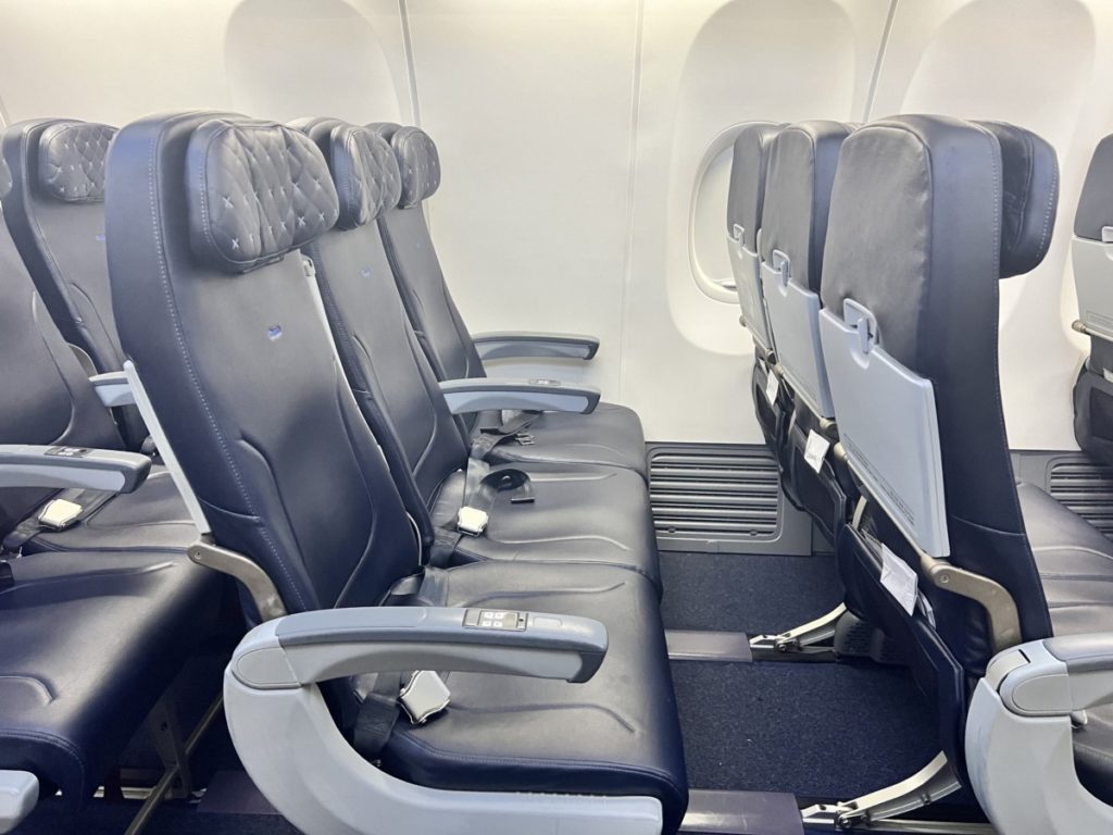 Review: Copa Airlines Economy Class | Panama Stad naar Bogotá | Boeing ...