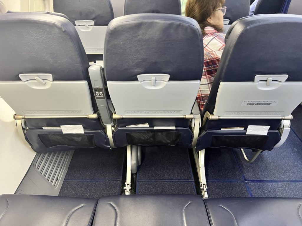 Review: Copa Airlines Economy Class | Panama Stad naar Bogotá | Boeing ...
