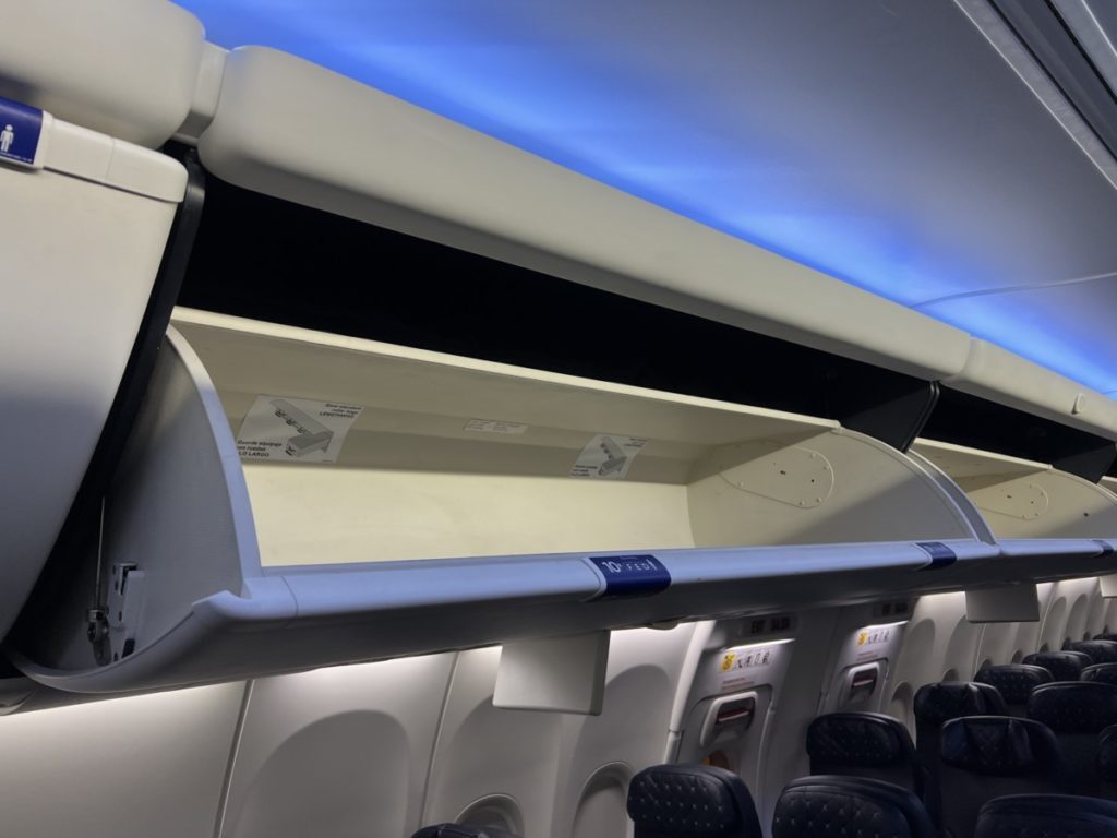 Review: Copa Airlines Economy Class | Panama Stad naar Bogotá | Boeing ...