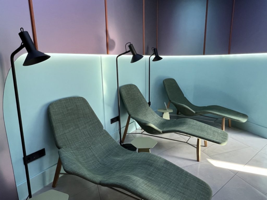Review: Privium ClubLounge West Schiphol - InsideFlyer