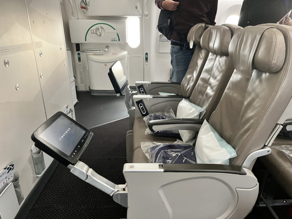 Review Saudia Economy Class | Amsterdam Schiphol - Jeddah | Boeing 787 ...