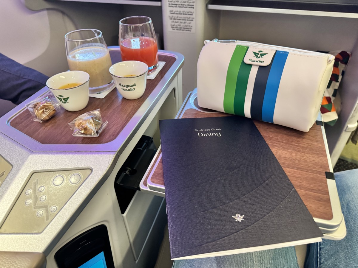 Review: Saudia Business Class | Jeddah - Jakarta | Boeing 777-300 ...