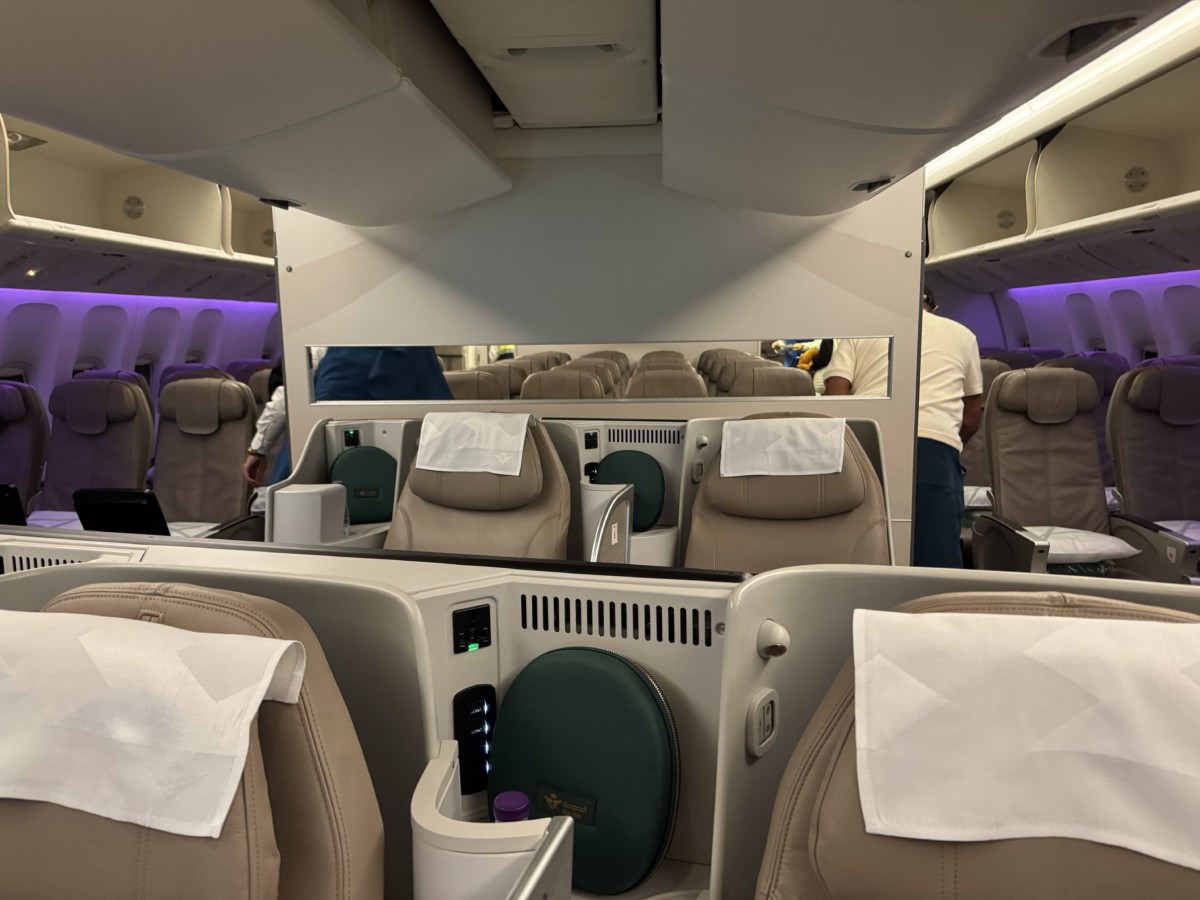 Review: Saudia Business Class | Jeddah - Jakarta | Boeing 777-300 ...