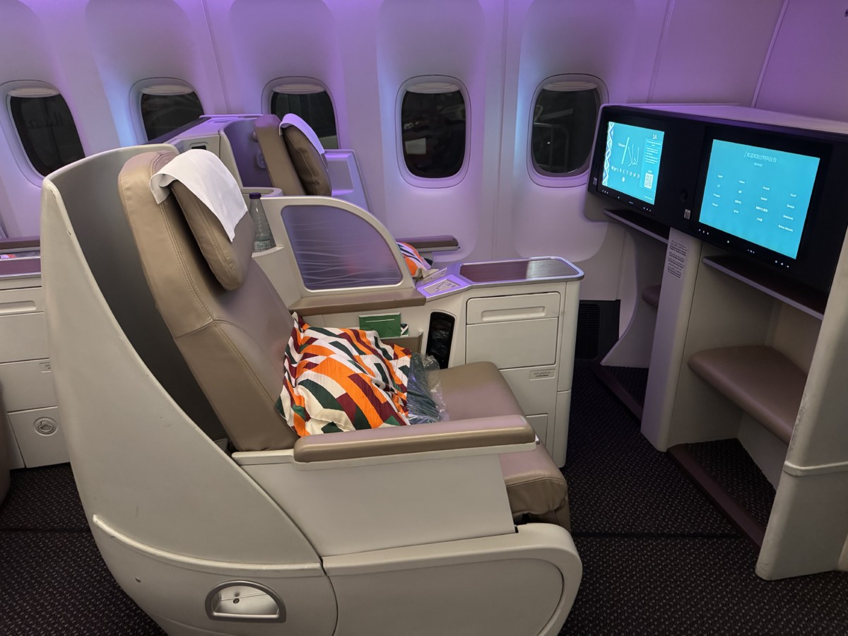Review: Saudia Business Class | Jeddah - Jakarta | Boeing 777-300 ...
