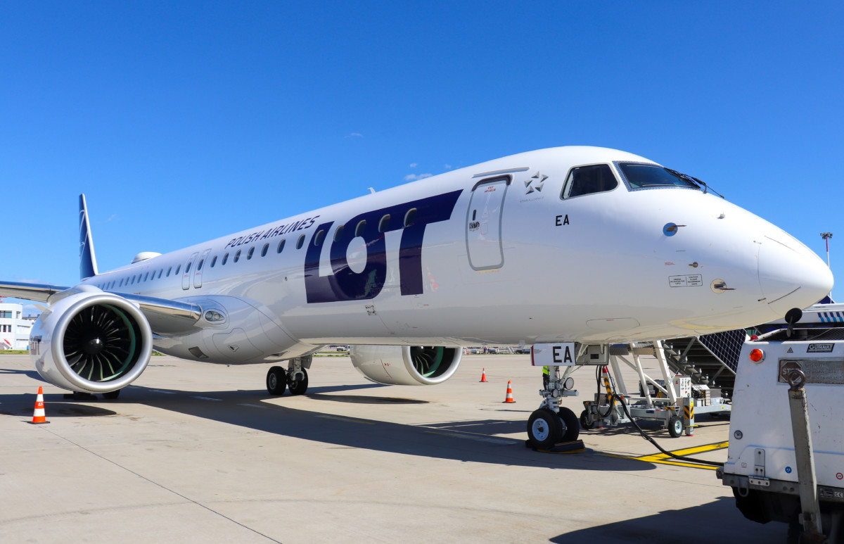 K.Wrzosek-EMB-E2-09 - InsideFlyer