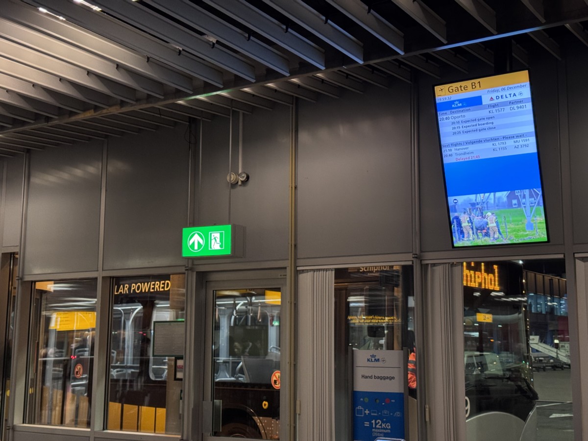 Review: KLM Europe Business Class | Amsterdam-Porto | Embraer E195-E2 ...