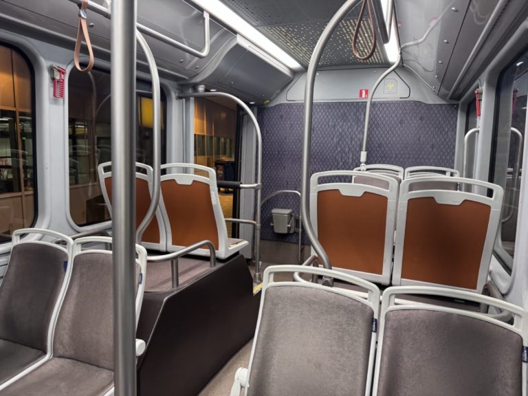 Review: KLM Europe Business Class | Amsterdam-Porto | Embraer E195-E2 ...