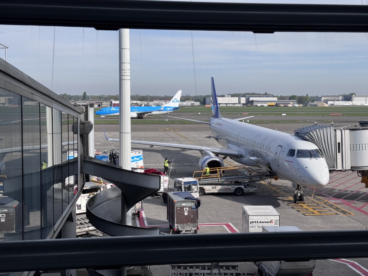 Review: SAS Plus Business Class | Brussel-Kopenhagen | Embraer E195LR ...